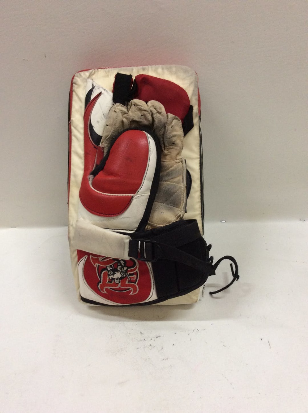 Used Heaton Helite Iv Regular Ice Hockey Goalie Blockers | SidelineSwap