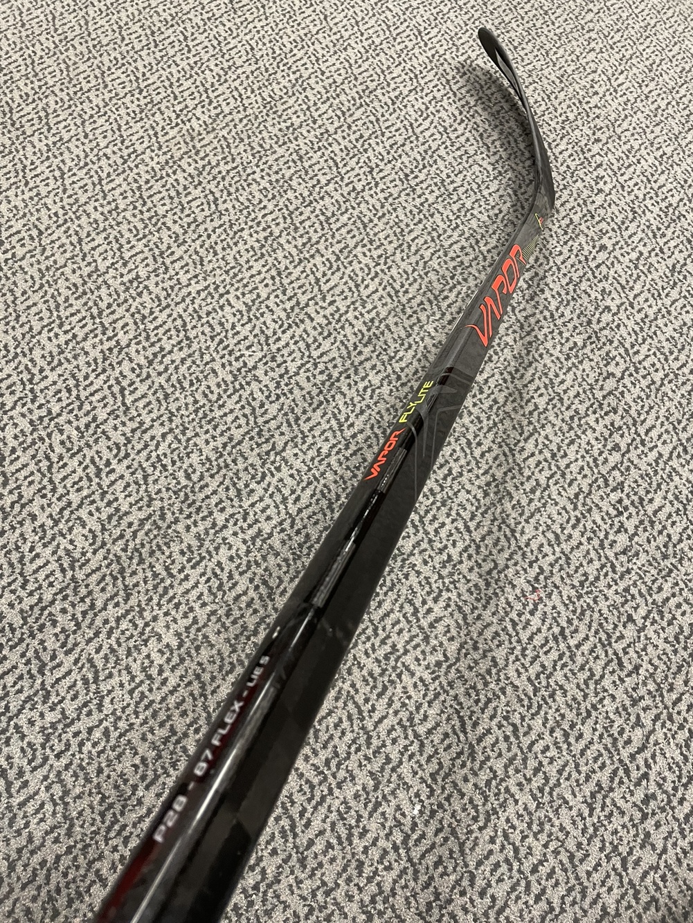Bauer Vapor FlyLite P28 curve 87 flex right hand stick | SidelineSwap