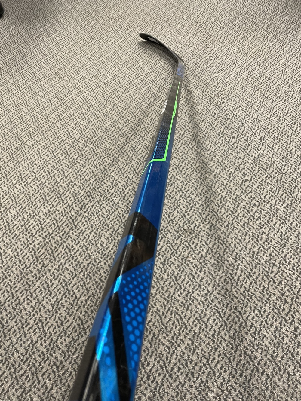 Bauer Nexus Geo P28 curve 77 flex right hand stick | SidelineSwap
