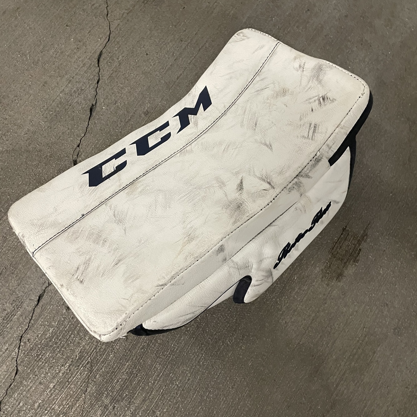 CCM Retro Flex Pro Blocker Senior White/Navy | SidelineSwap