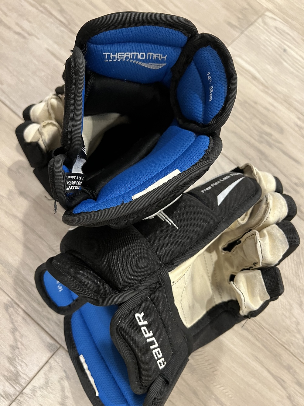 Bauer 4 Roll Pro Hockey Gloves | SidelineSwap