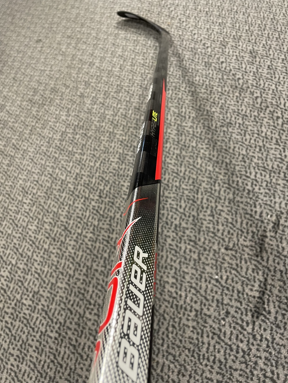 Bauer Hyperlite P28 curve 40 flex right hand stick | SidelineSwap