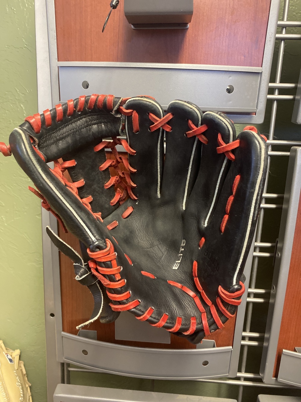Pro issue Nike N1 elite Carson Kelly issued glove | SidelineSwap