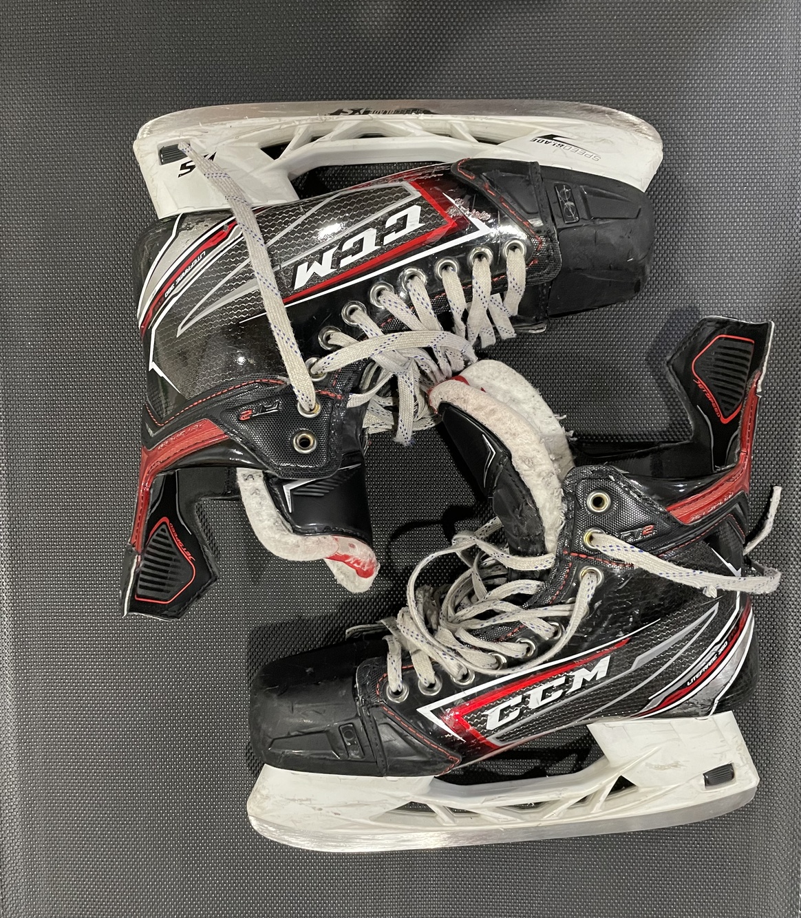Total custom ccm jet speed ft2 hockey skate | SidelineSwap