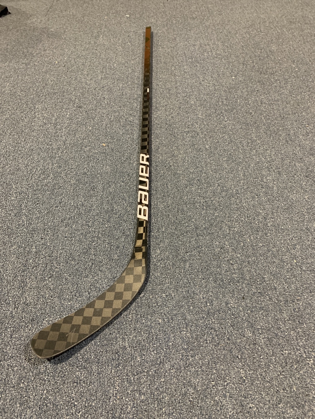 New Bauer Nexus Geo Pro Stock Stick Colorado Avalanche Cale Makar RH 95 ...
