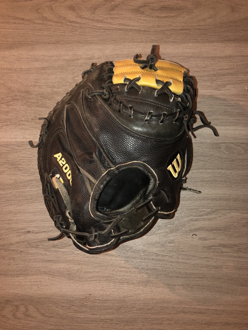 Wilson A2000 34 inch Superskin catchers mitt | SidelineSwap