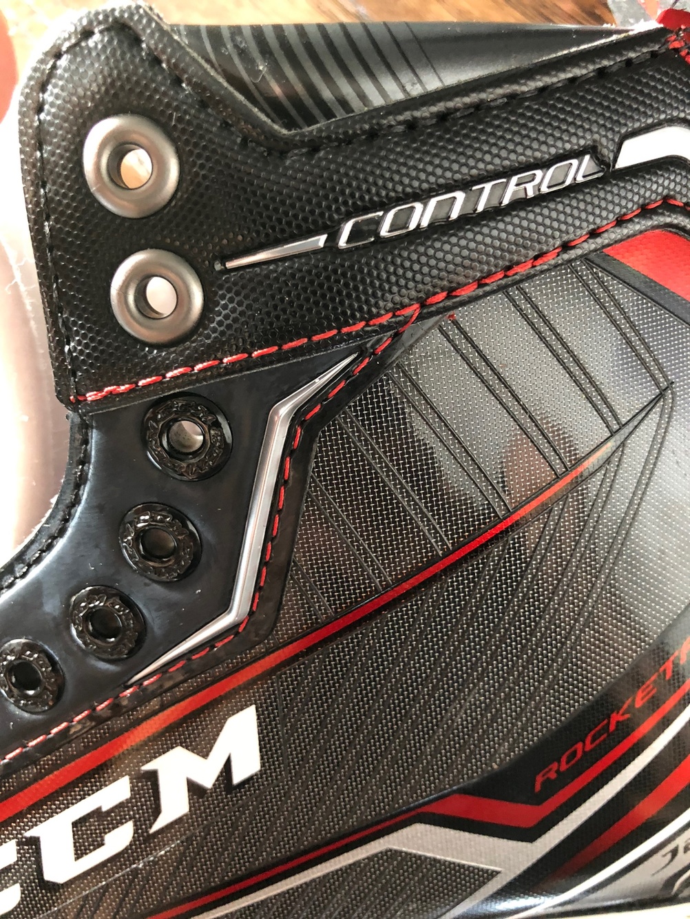 CCM Jetspeed CONTROL Senior Ice Hockey Skates SIZE 9D | SidelineSwap