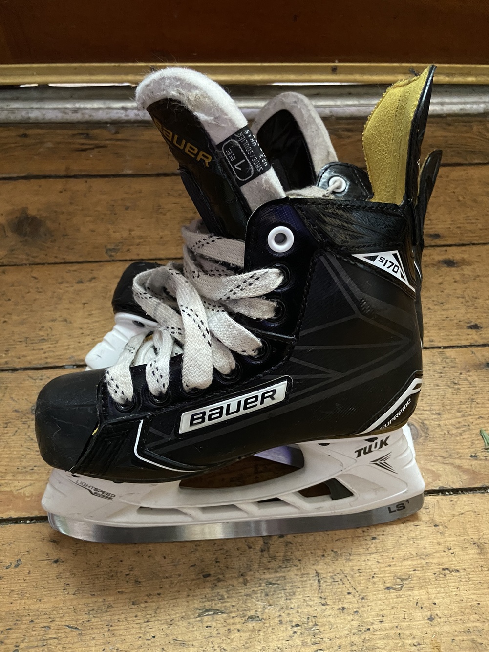 Used Bauer Extra Wide Width Size 1 Supreme S170 Hockey Skates ...