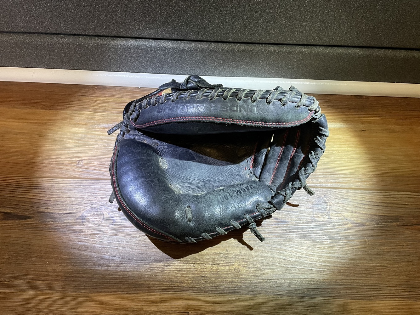 Right Hand Throw 10.75" UACM-100A Baseball Glove | SidelineSwap