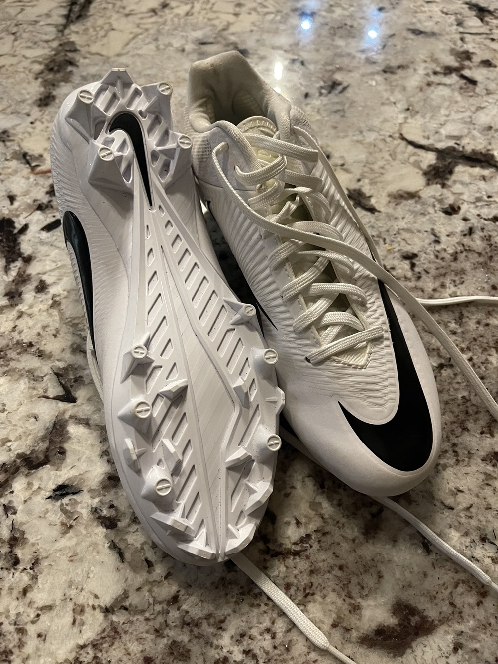 White Unisex Molded Cleats Low Cut Vapor | SidelineSwap
