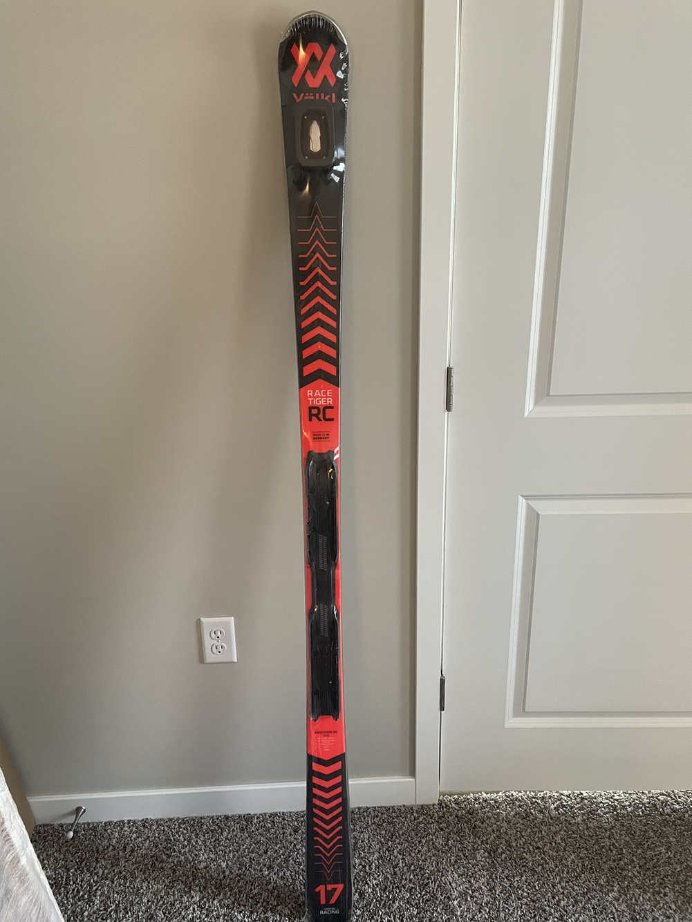 New 2022 Volkl With Bindings Racetiger GS Skis | SidelineSwap