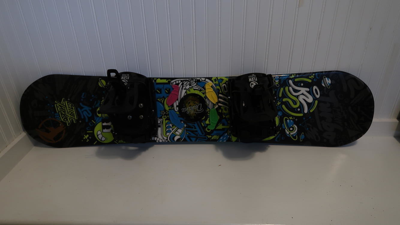 Kid's K2 Snowboard All Mountain With medium Flow Alpha Bindings True ...