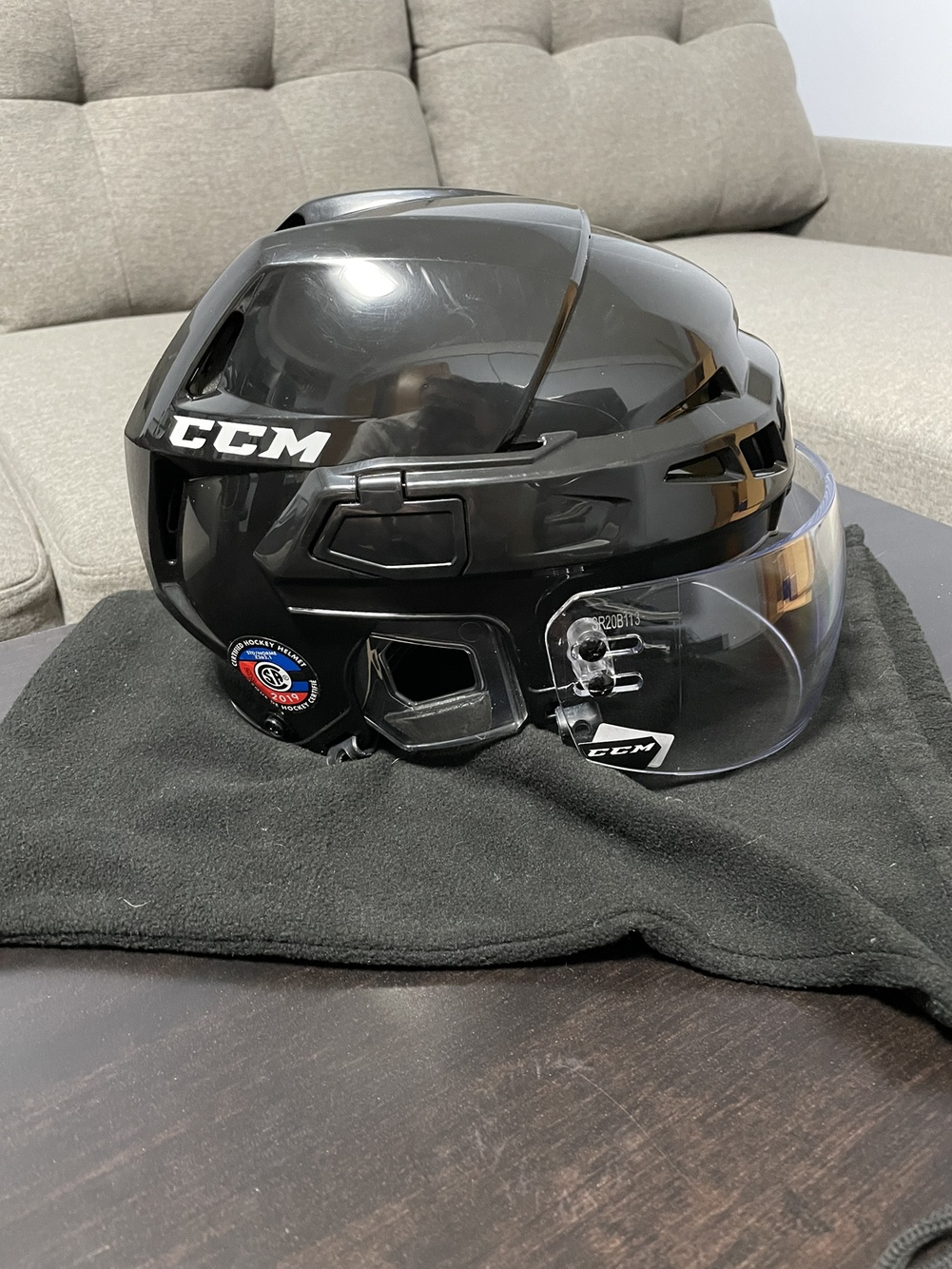 Used Medium CCM Vector V08 Helmet | SidelineSwap