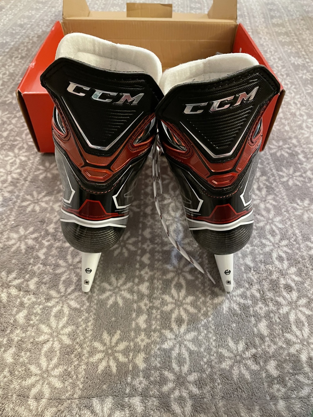 Senior New CCM JetSpeed FT490 Hockey Skates Extra Wide Width Size 7 ...