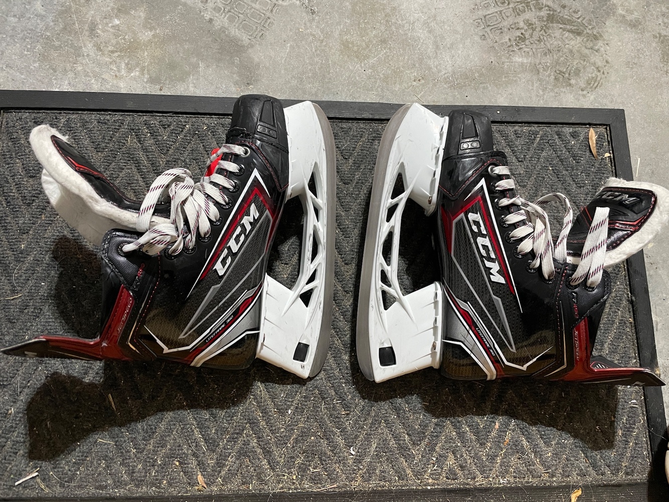 Senior CCM Extra Wide Width Size 7 JetSpeed FT490 Hockey Skates ...