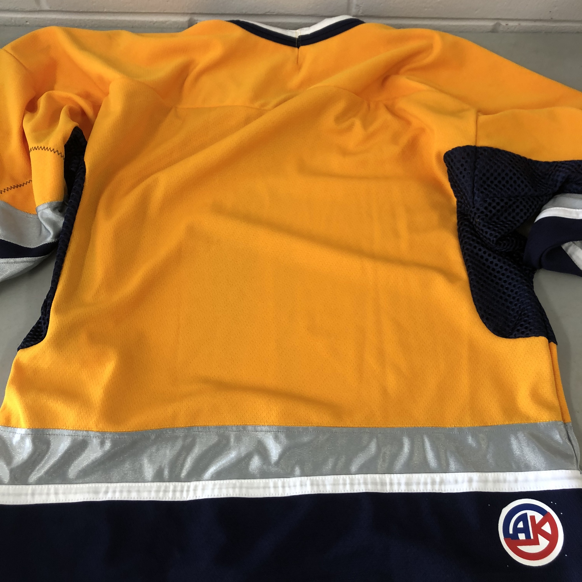 Nashville Preds colors mens medium jersey | SidelineSwap