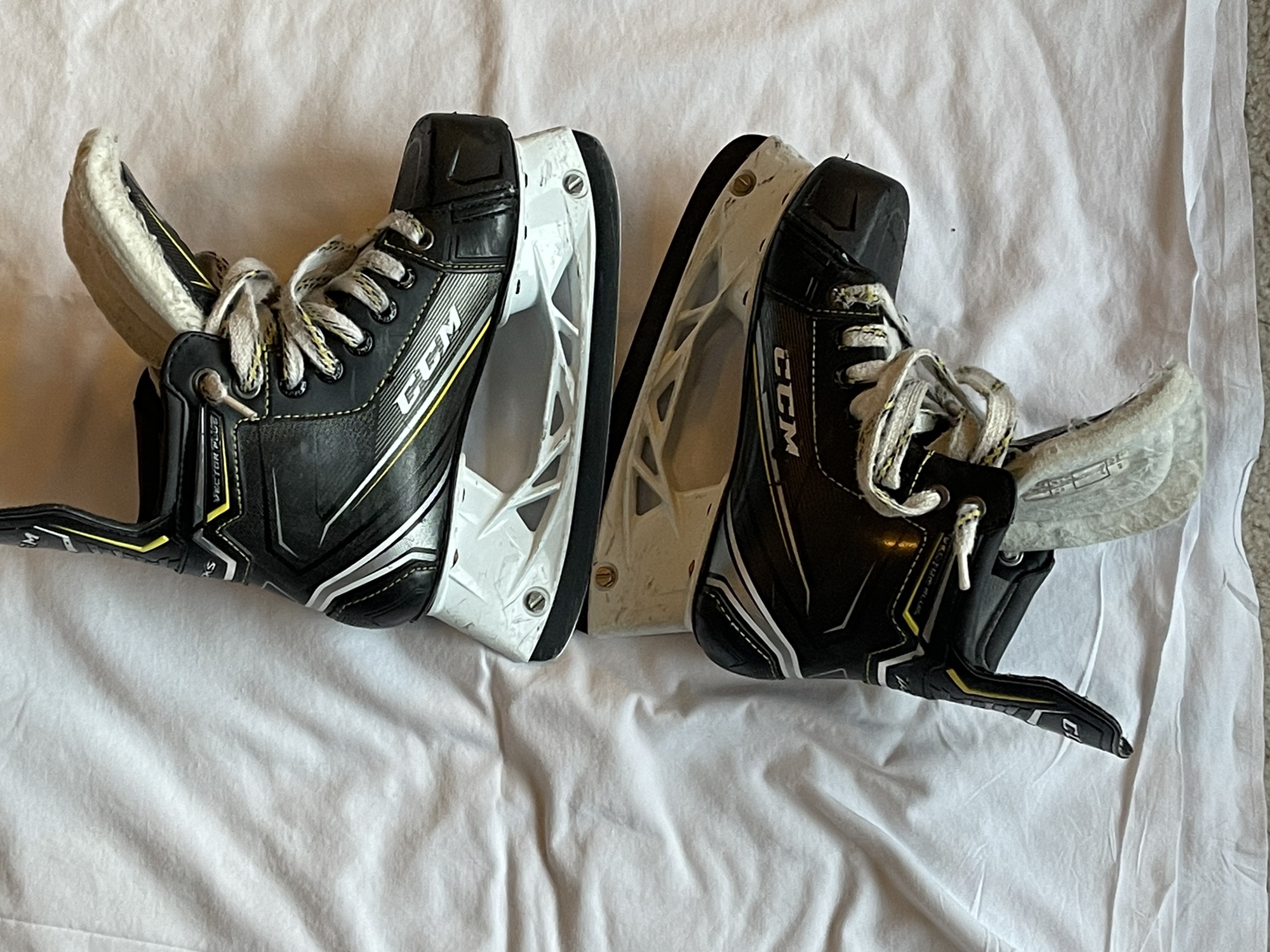 CCM Tacks Vector Plus Skates With SB Black Blades $50 | SidelineSwap