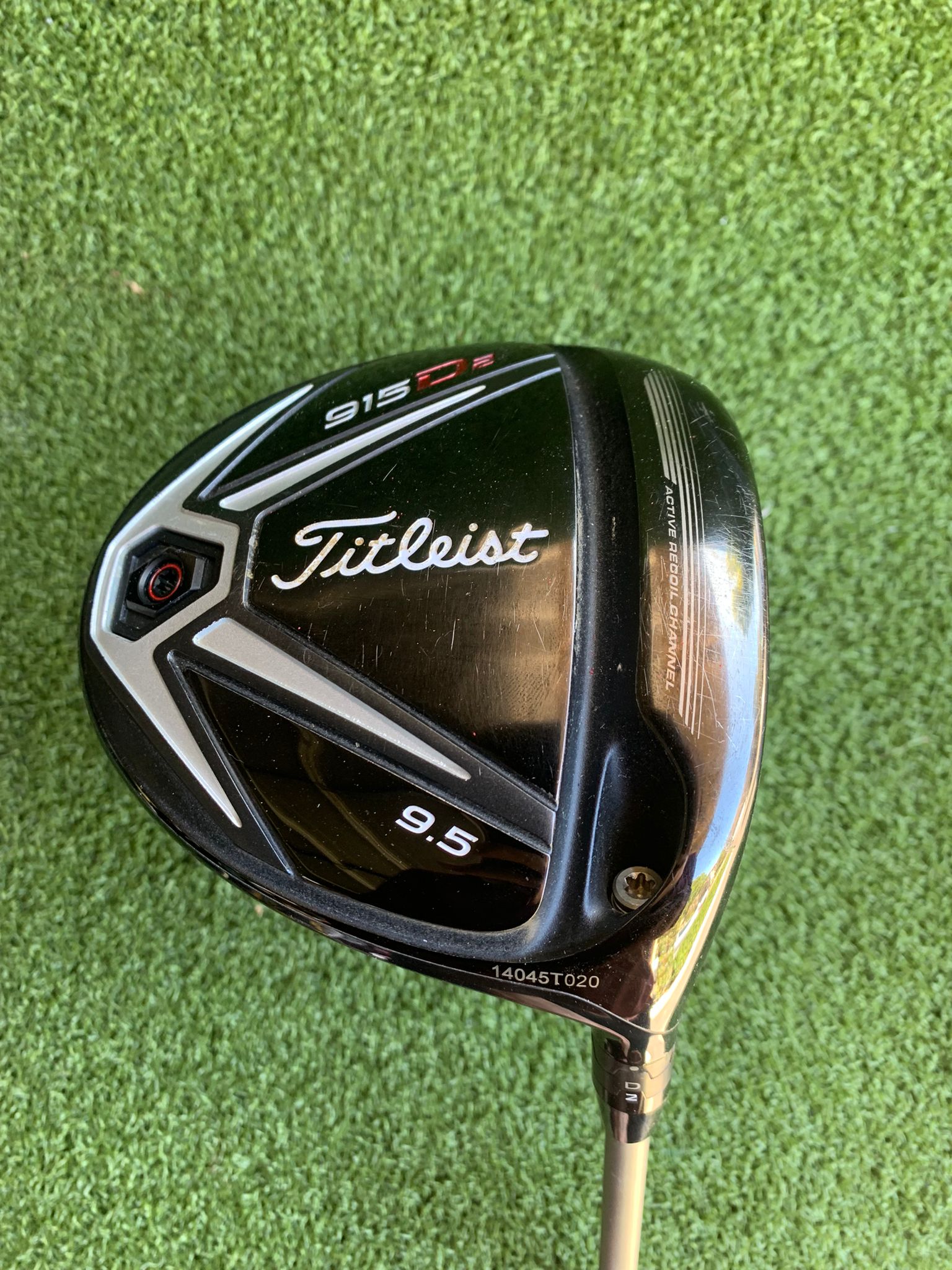 Titleist 915 D2 9.5º Driver, RH, 44.5" Mit Diamana D+70 Stiff Graphite-Very Good! | SidelineSwap