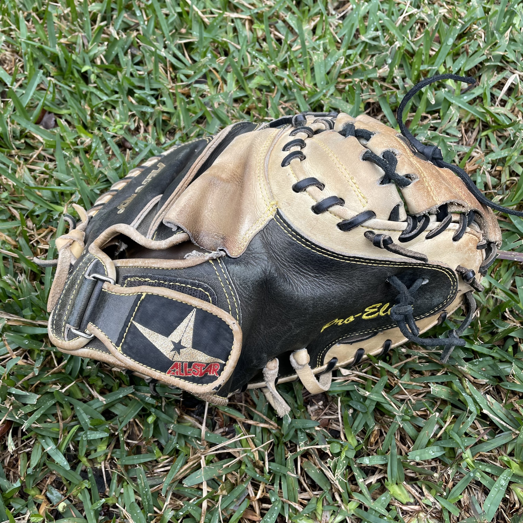 All Star Pro Elite 33.5" Catcher's Mitt - CM3000SBT | SidelineSwap