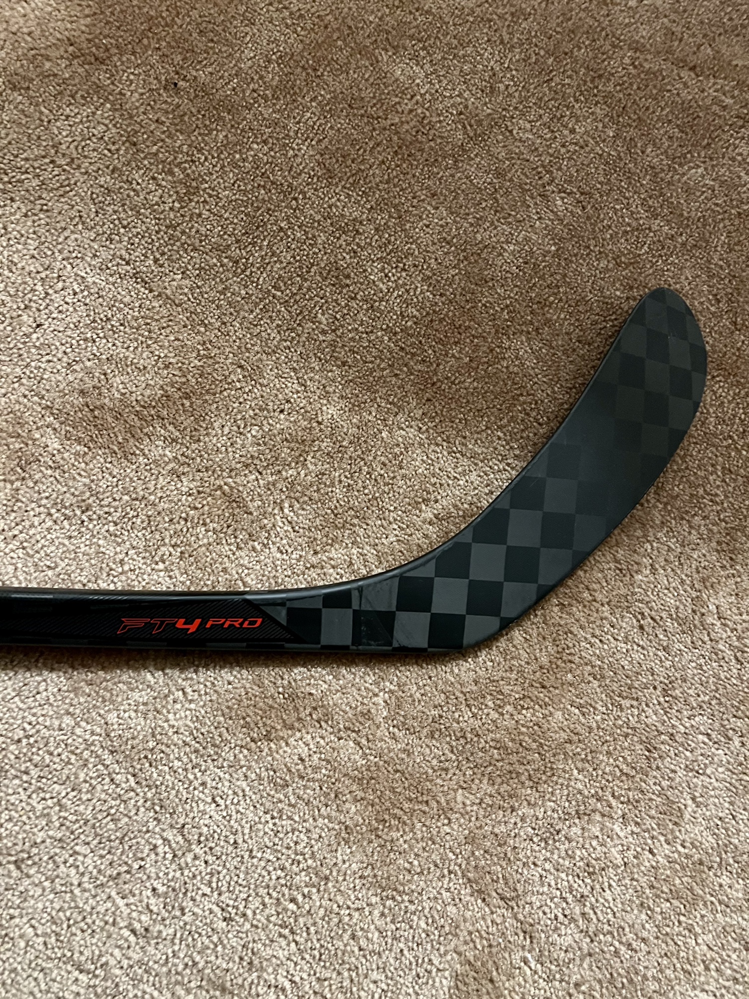 CCM Jetspeed FT4 Pro Senior Right Handed P28 Curve-Grip 70 Flex Hockey ...