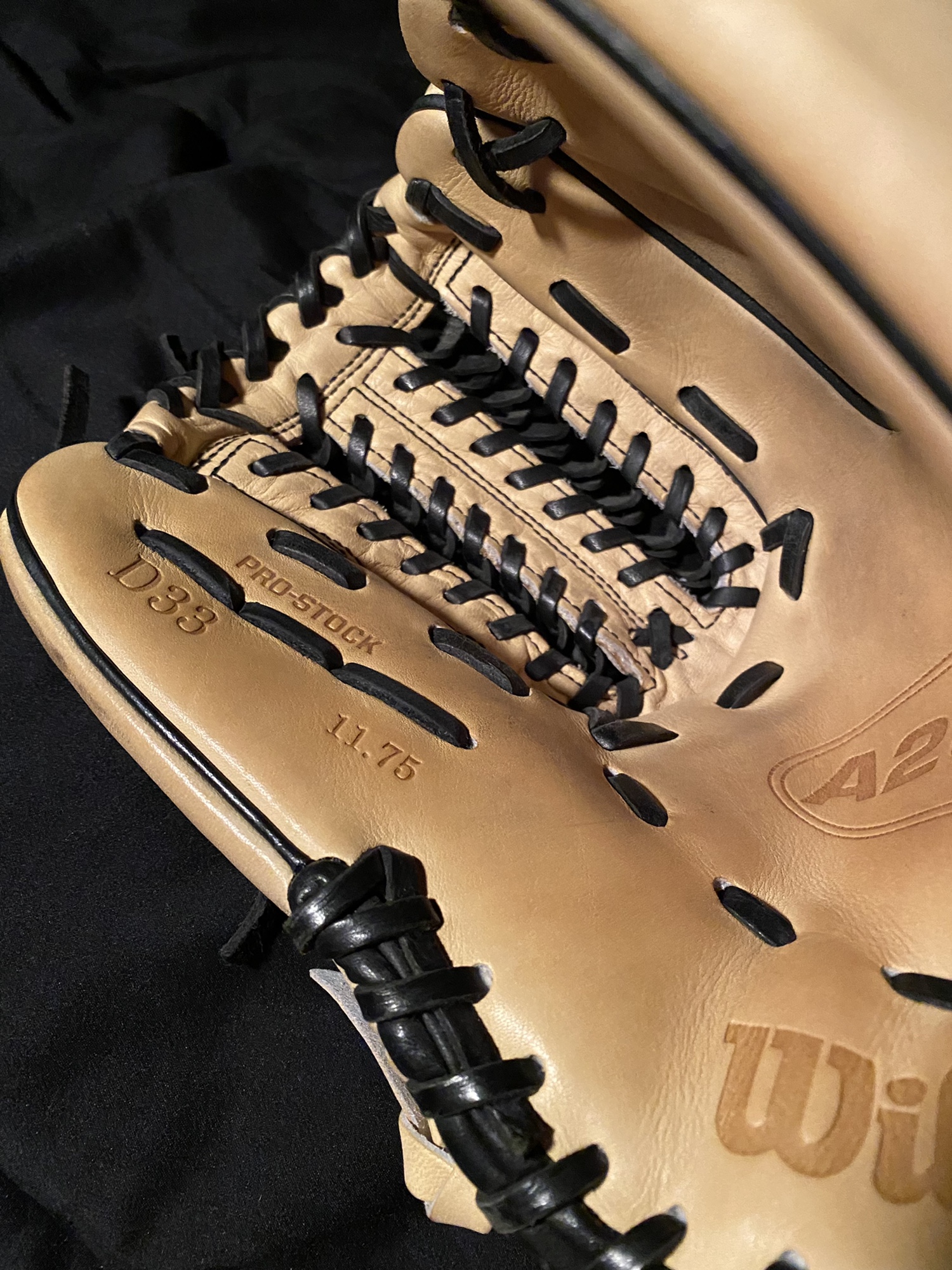 Infield/Pitcher 11.75" Wilson A2000 Baseball Glove | SidelineSwap