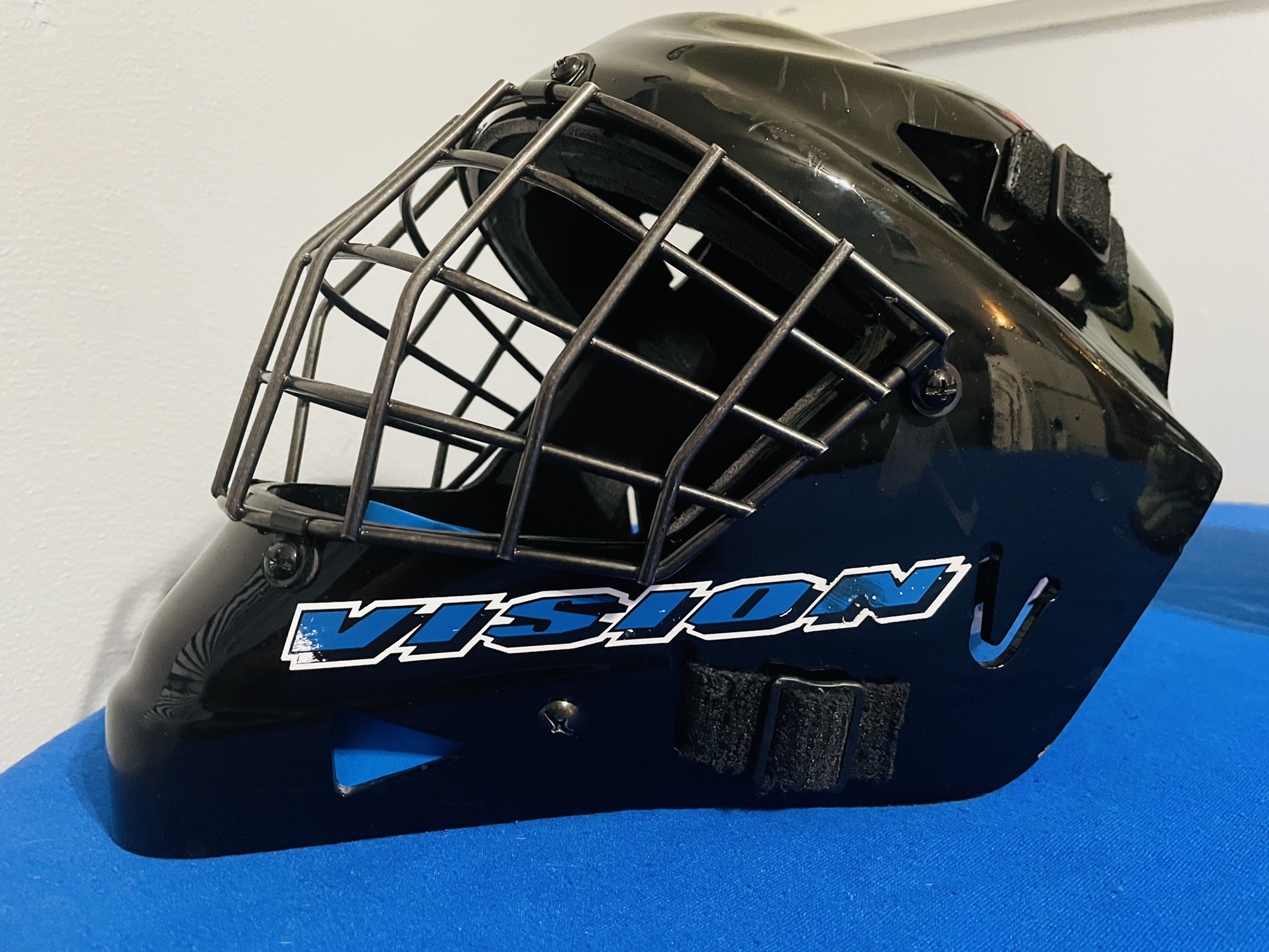Vaughn Vision Goalie Mask New Padding Cage Hardware | SidelineSwap