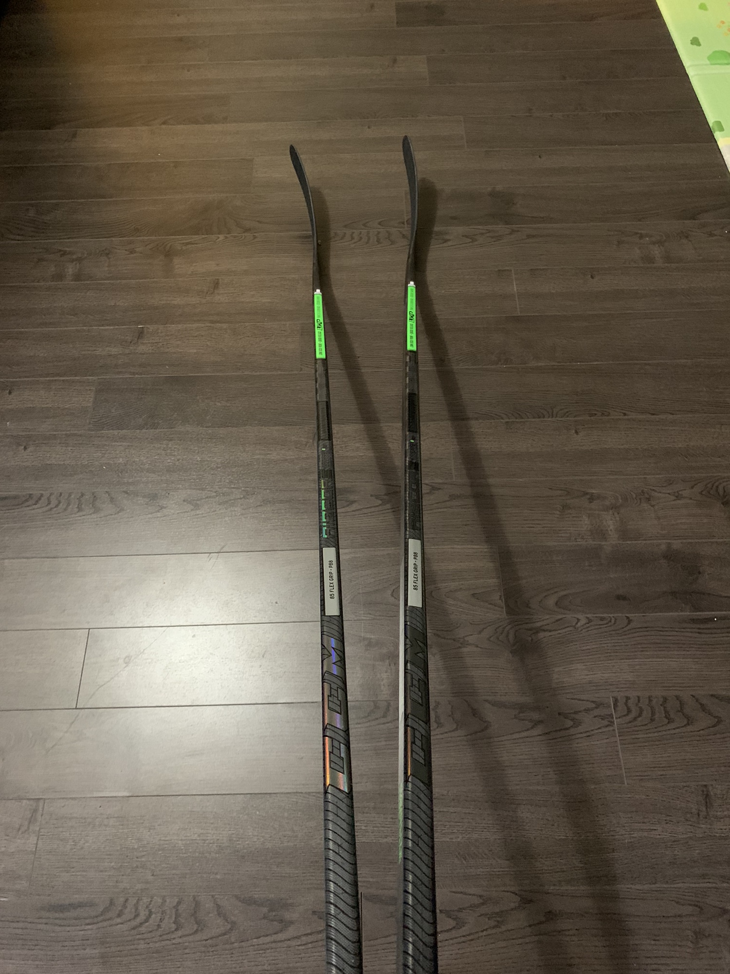 NEW 2 PACK CCM TRIGGER6 PRO P88 FLEX 85 RIGHT | SidelineSwap
