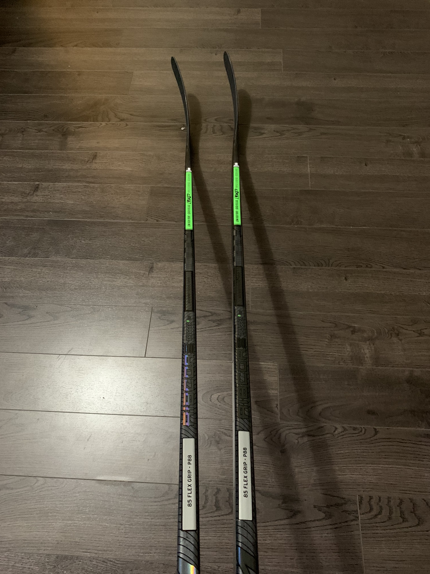 NEW 2 PACK CCM TRIGGER6 PRO P88 FLEX 85 RIGHT | SidelineSwap