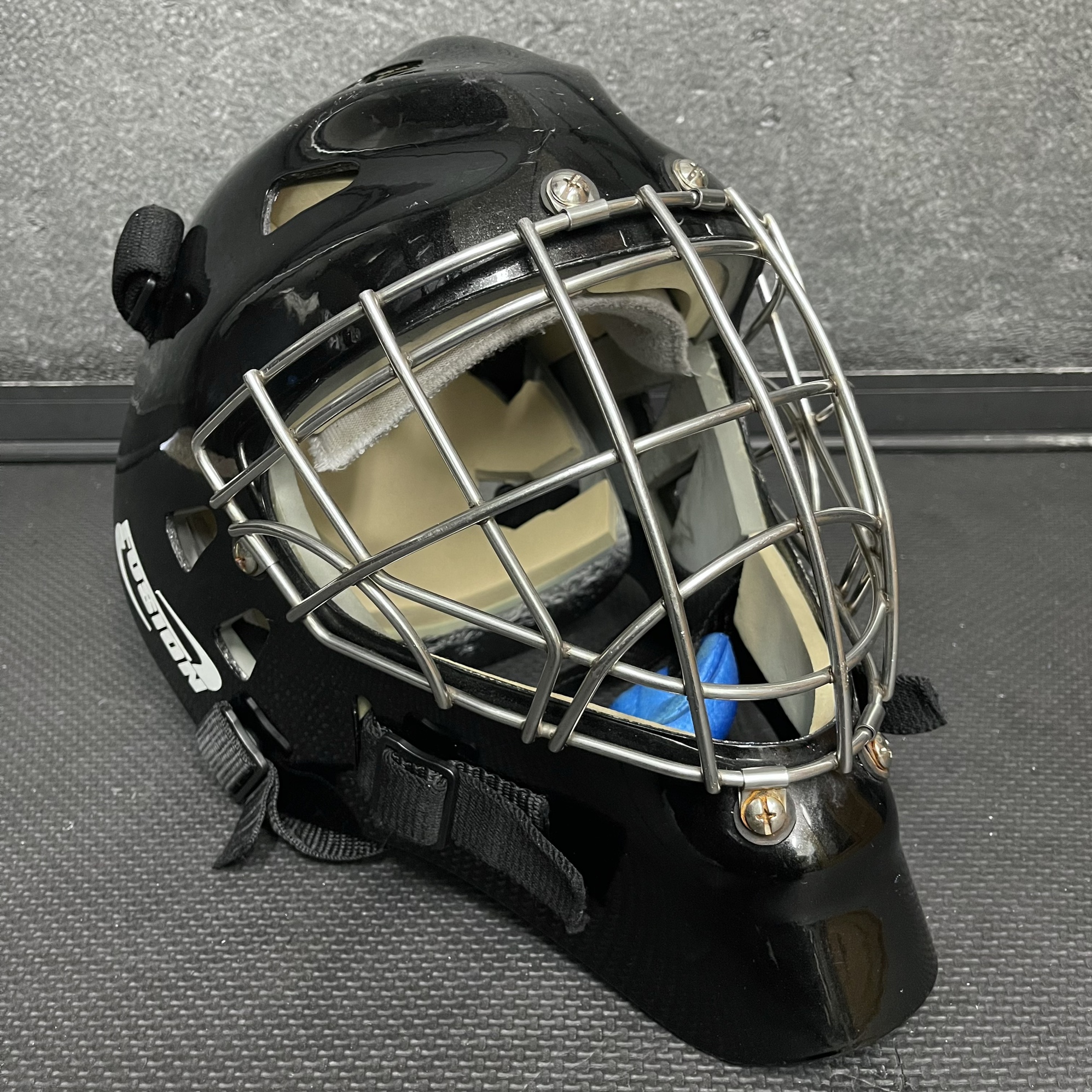 FUSION FULL CARBON KEVLAR GOALIE MASK • SR Large | SidelineSwap