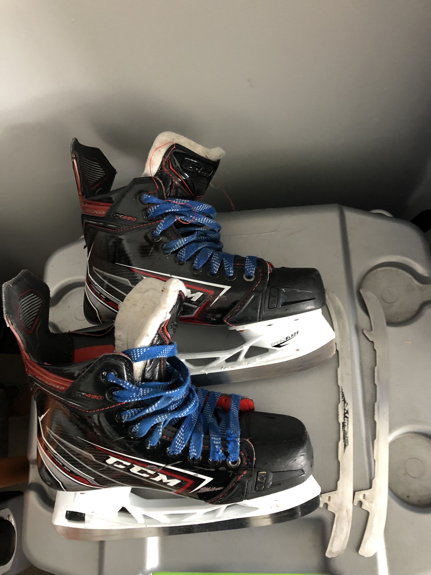 CCM JetSpeed FT490 Hockey Skates | SidelineSwap