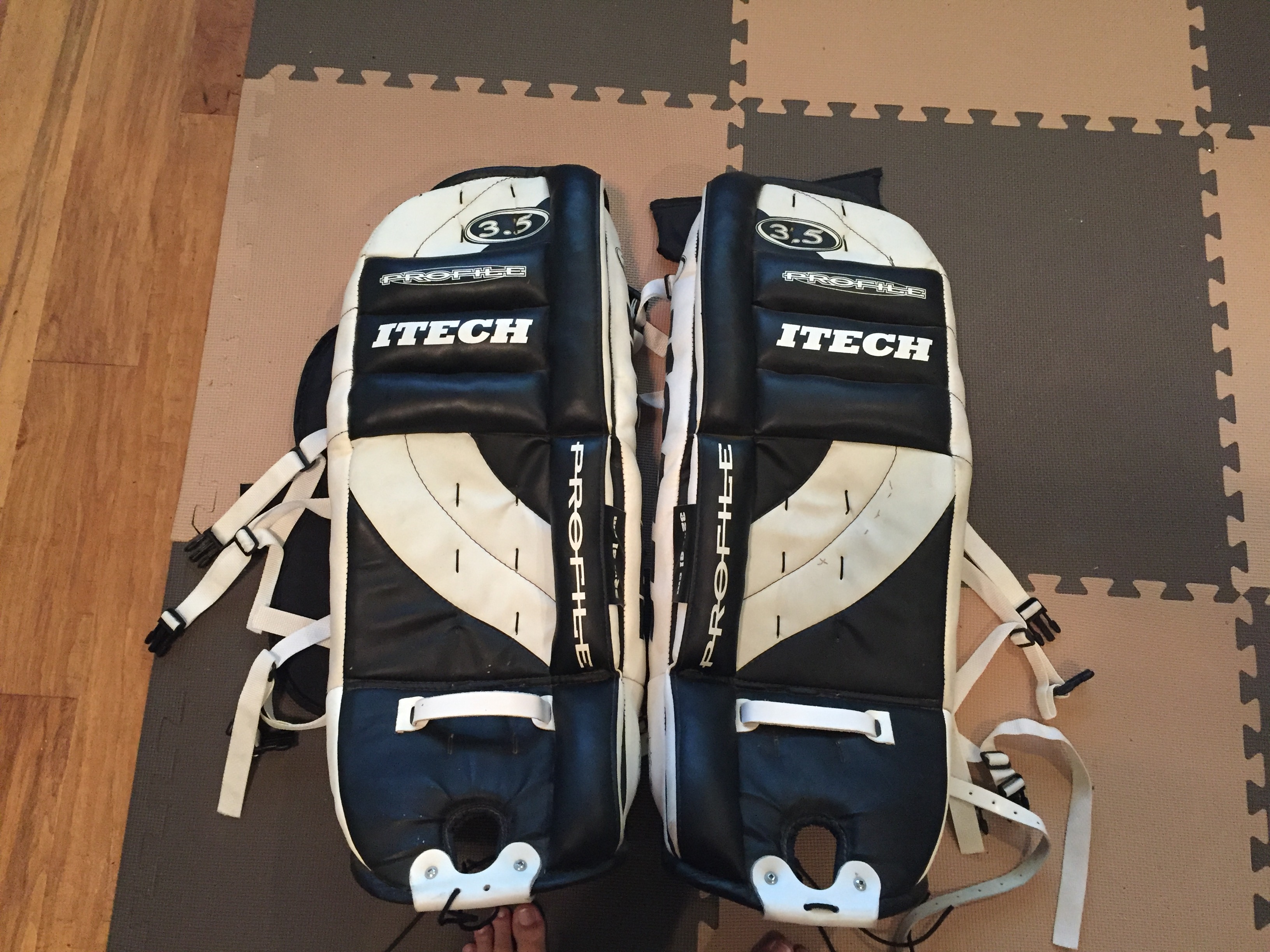New 32" Itech Profile 3.5 Goalie Leg Pads | SidelineSwap