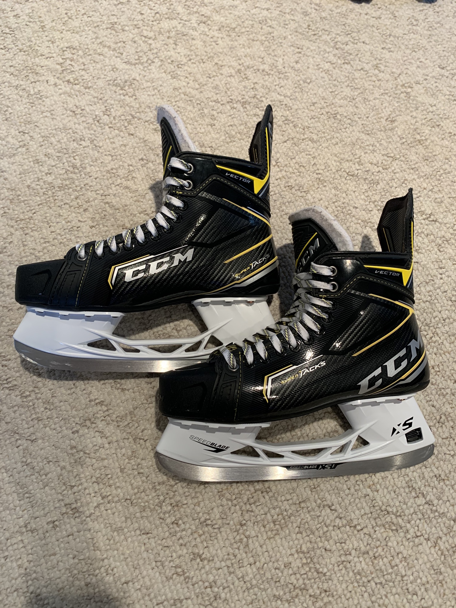 CCM Vector Hockey Skates 10.5D | SidelineSwap