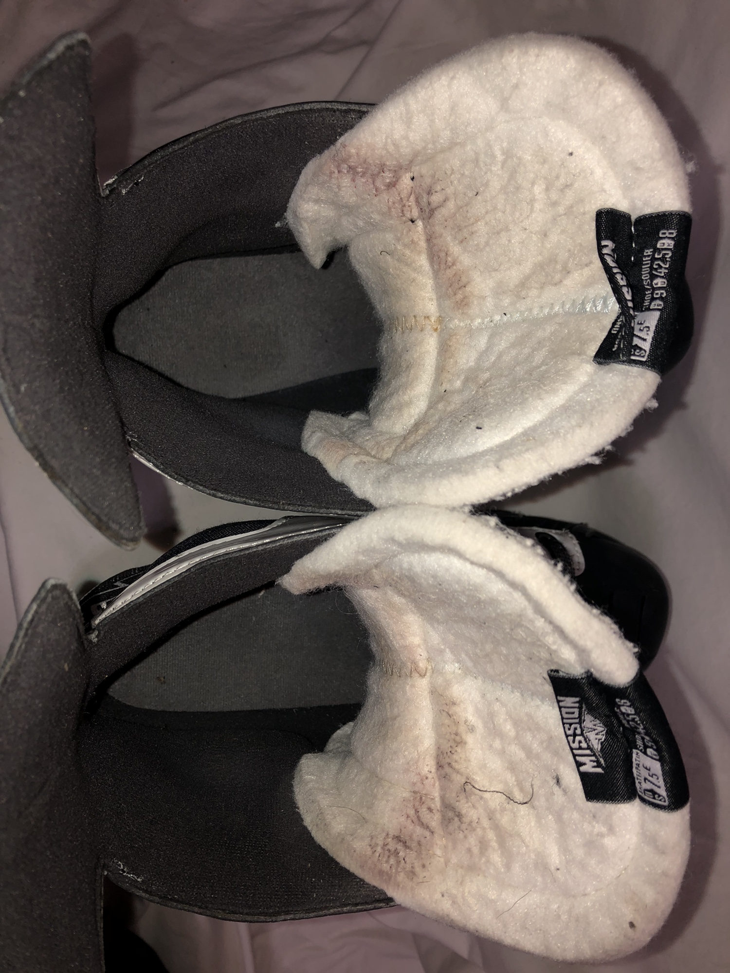 Senior Mission Size 7.5E Wide Inhaler DS6 Hockey Skates | SidelineSwap