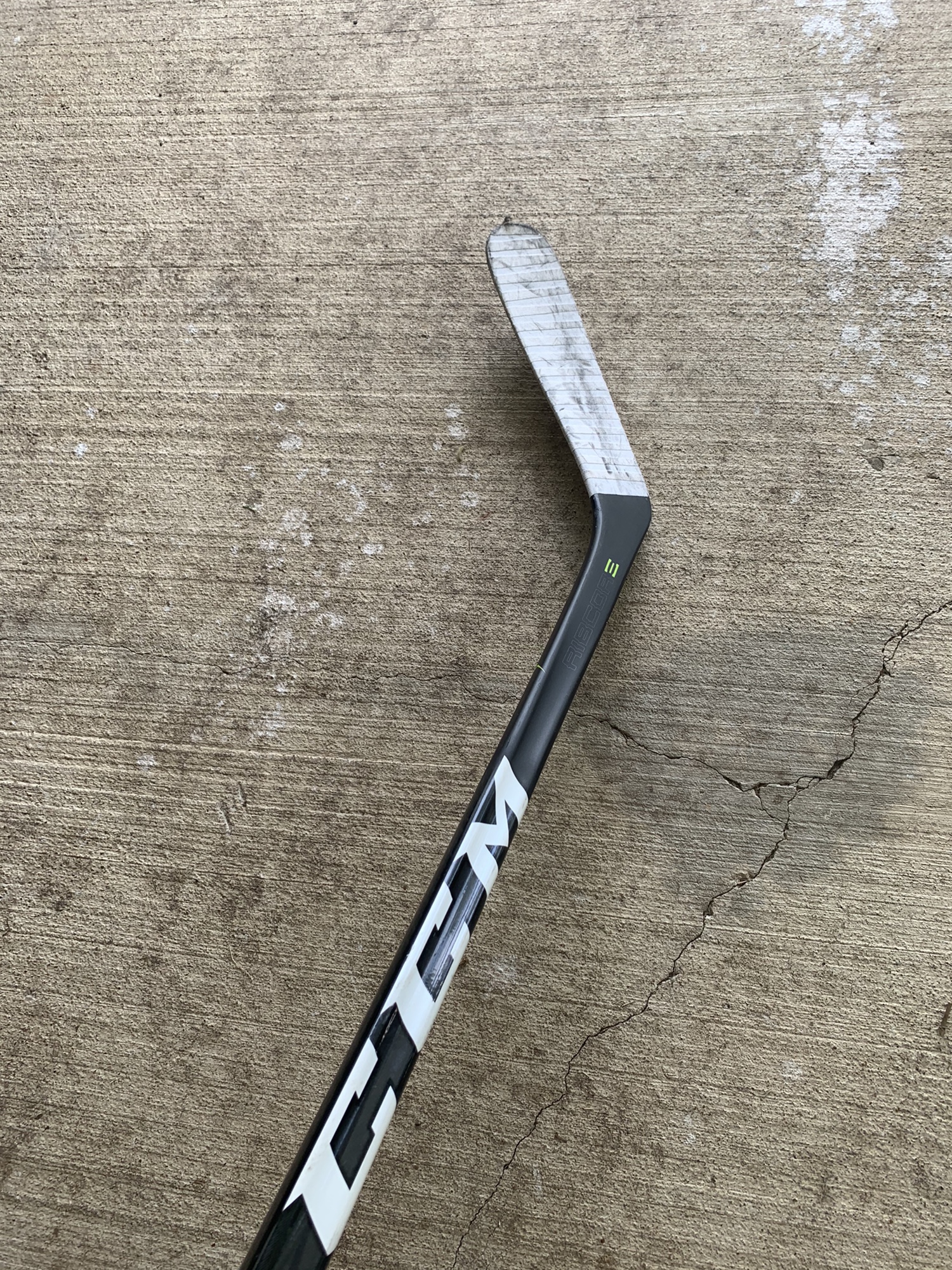 Left Hand P29 Pro Stock RibCor 65k Hockey Stick | SidelineSwap