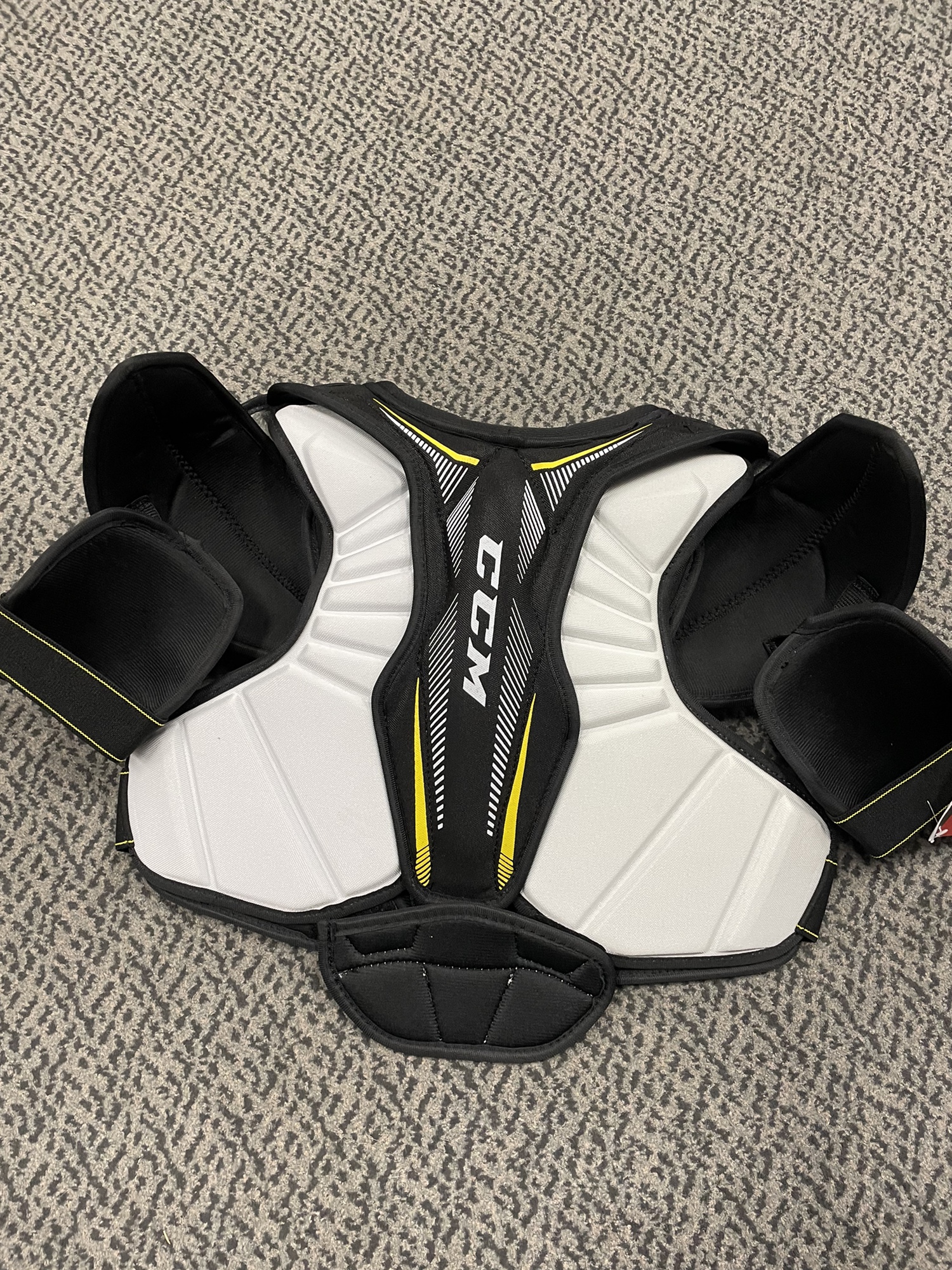 CCM Tacks 9060 Senior Small Shoulder pads | SidelineSwap