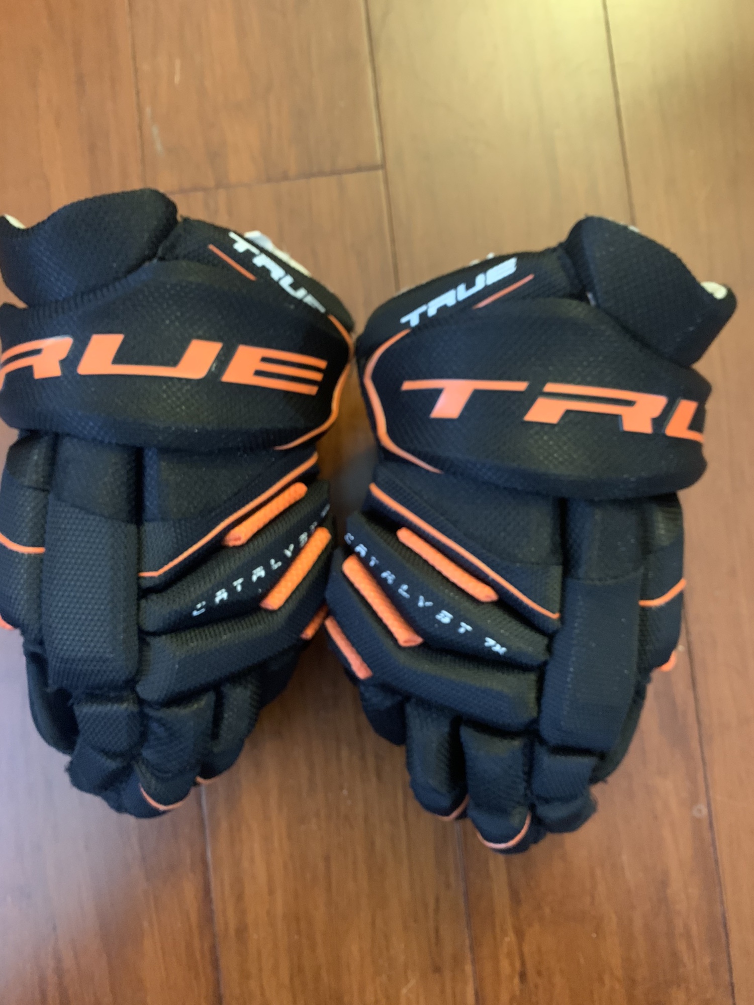 True Catalyst 7x Black and Orange gloves | SidelineSwap