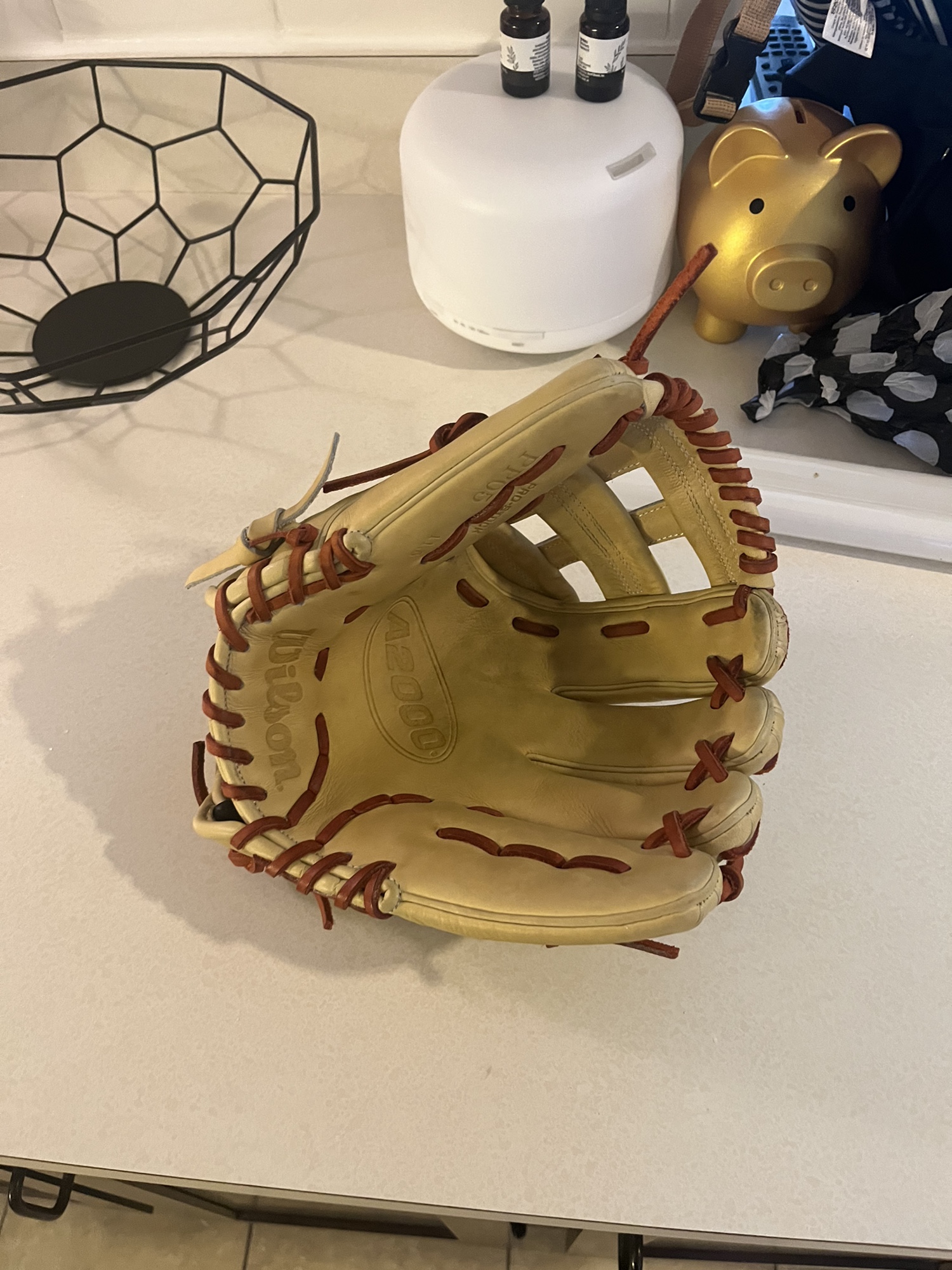 Infield 11.5" A2000 Baseball Glove | SidelineSwap