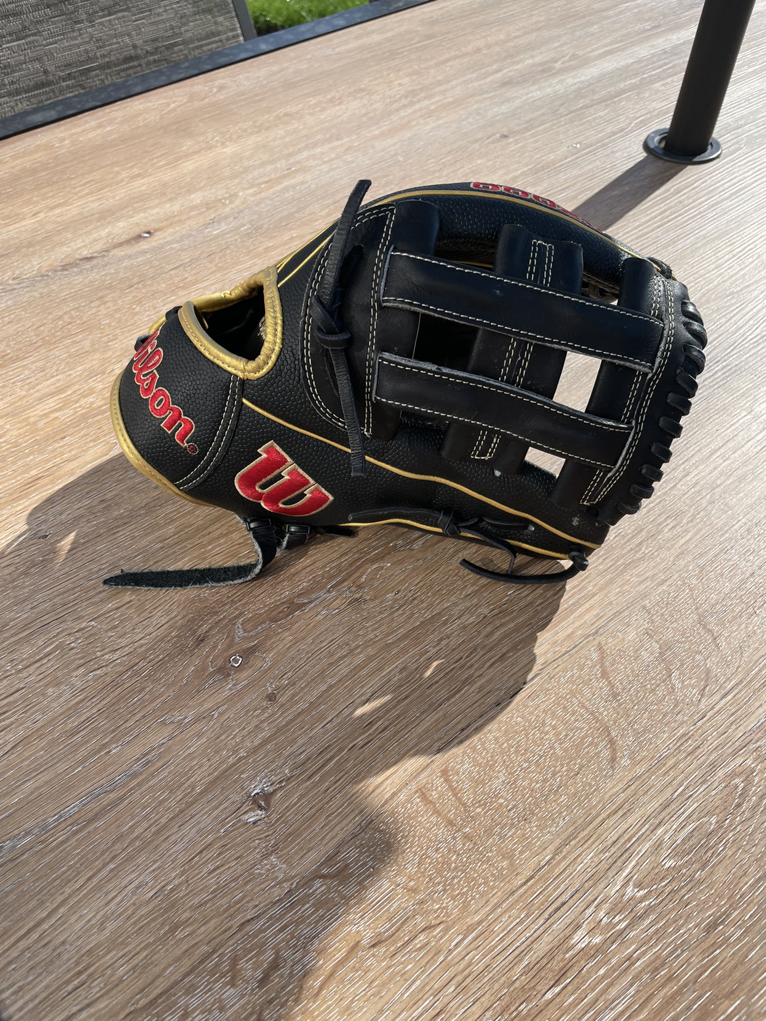A2000 baseball glove | SidelineSwap