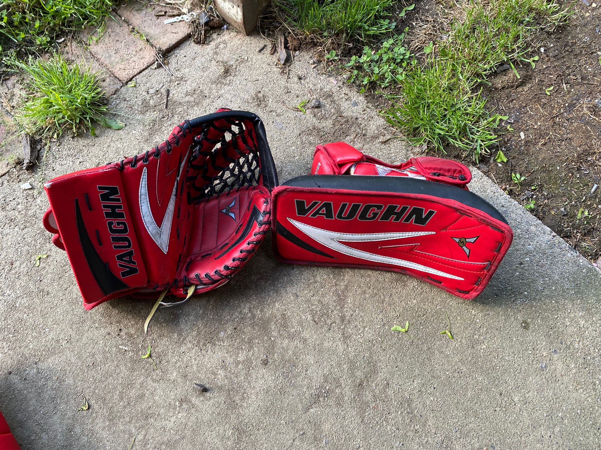 Vaughn Velocity V5 Used Regular Glove And Blocker | SidelineSwap