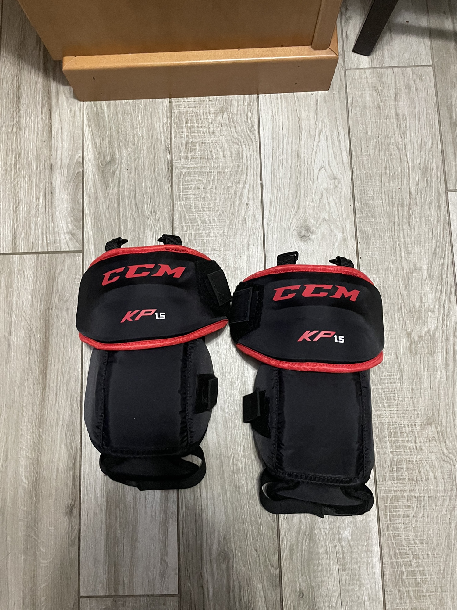 New CCM KP 1.5 Sr. Knee Pads | SidelineSwap