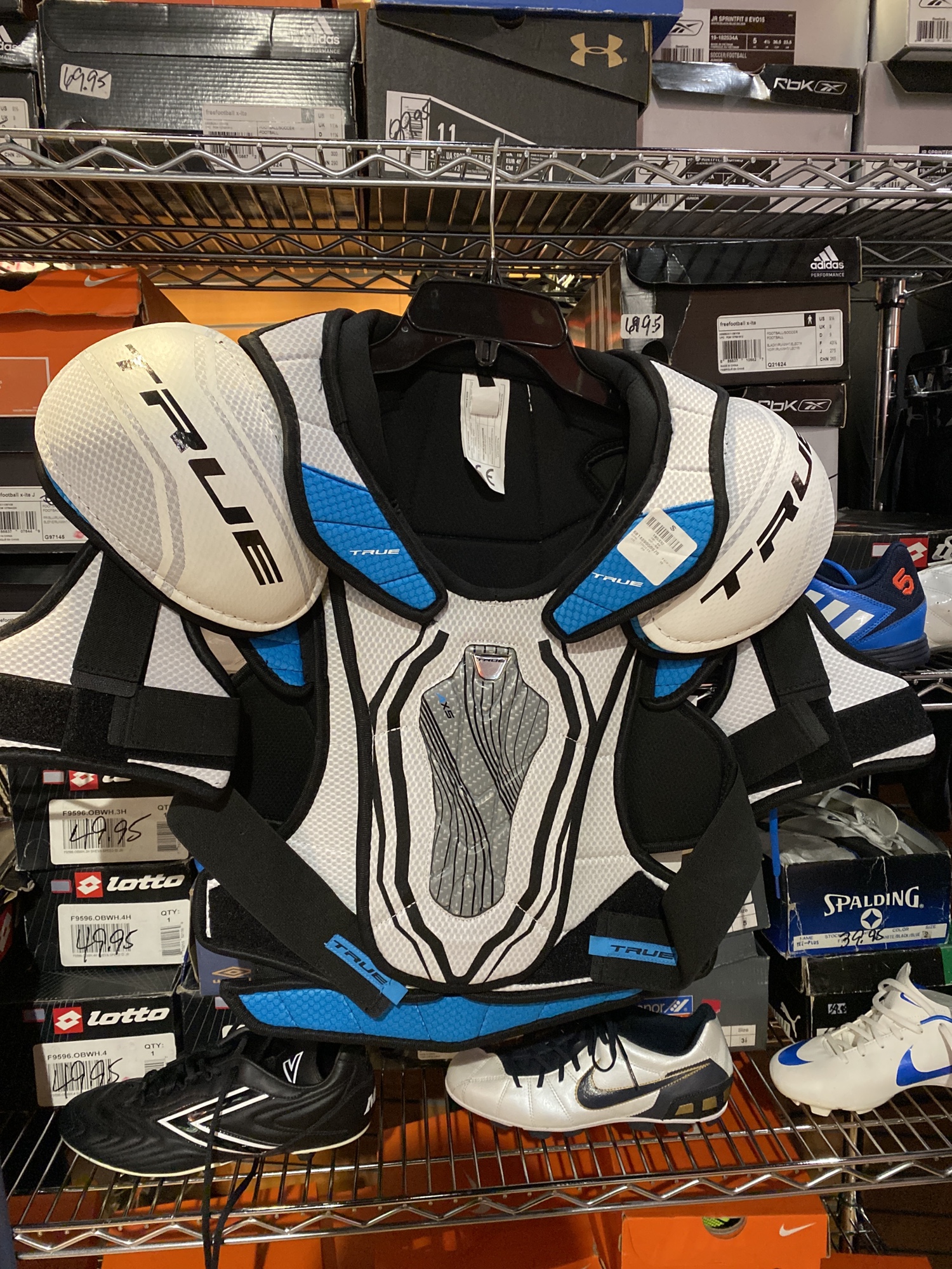 True AX5 shoulder pads Sr. | SidelineSwap