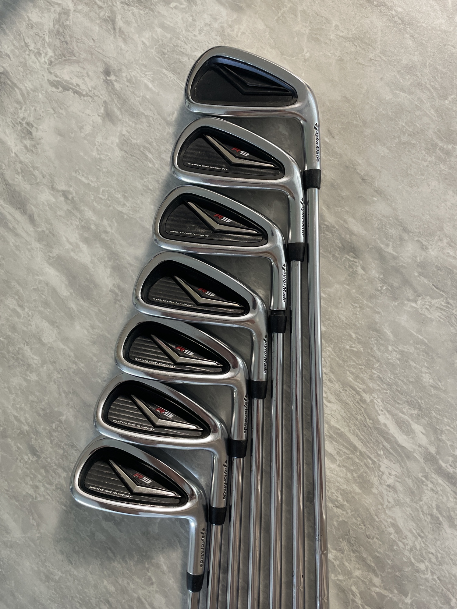 Taylormade R9 Iron set 5-PW and 3 iron RH regular flex | SidelineSwap