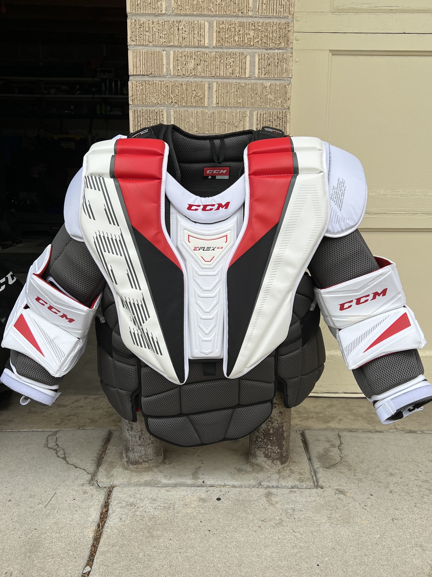 CCM Extreme Flex 5.9 Chest Protector | SidelineSwap