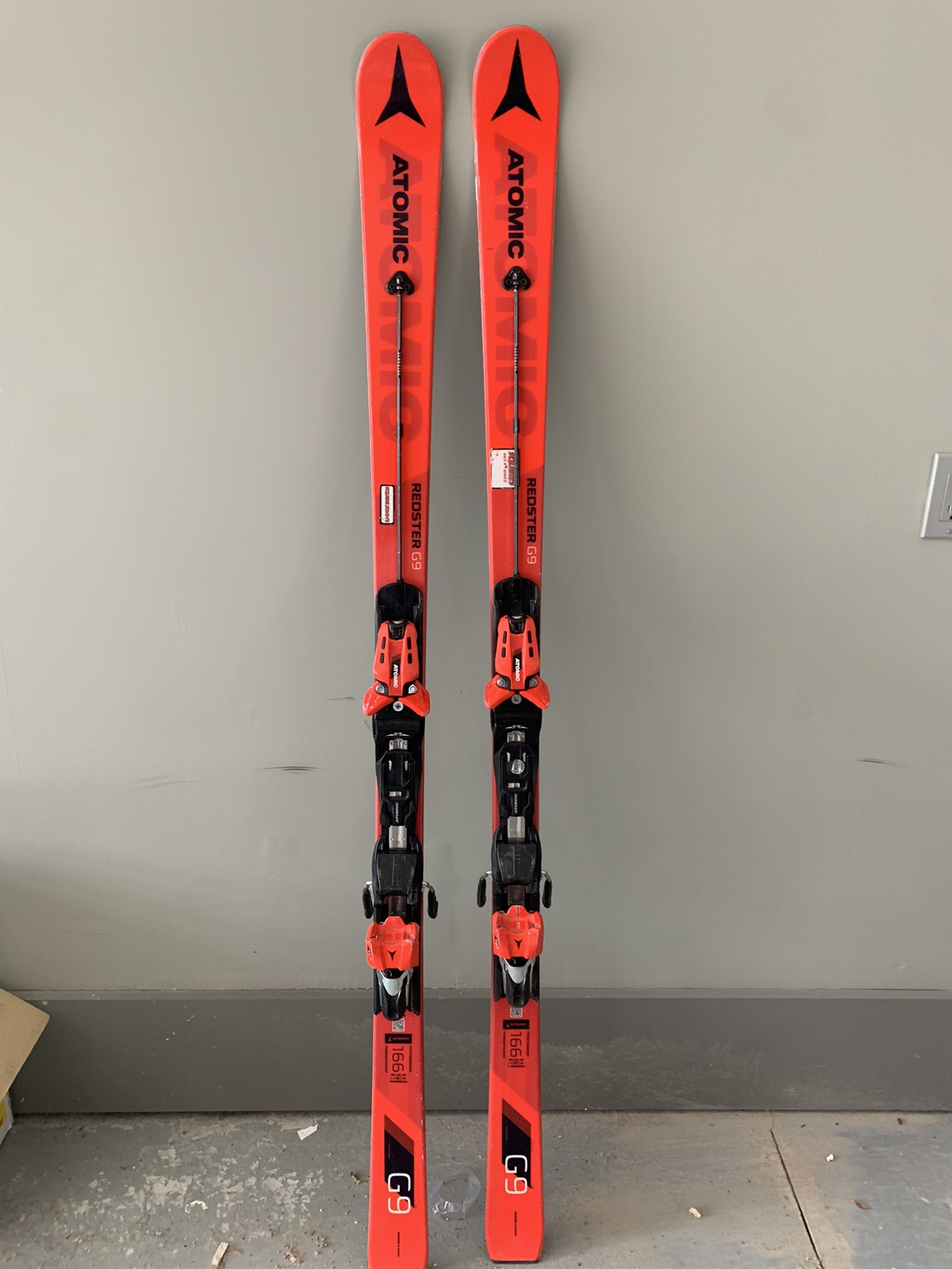 Used Atomic With Bindings Redster G9 Skis | SidelineSwap