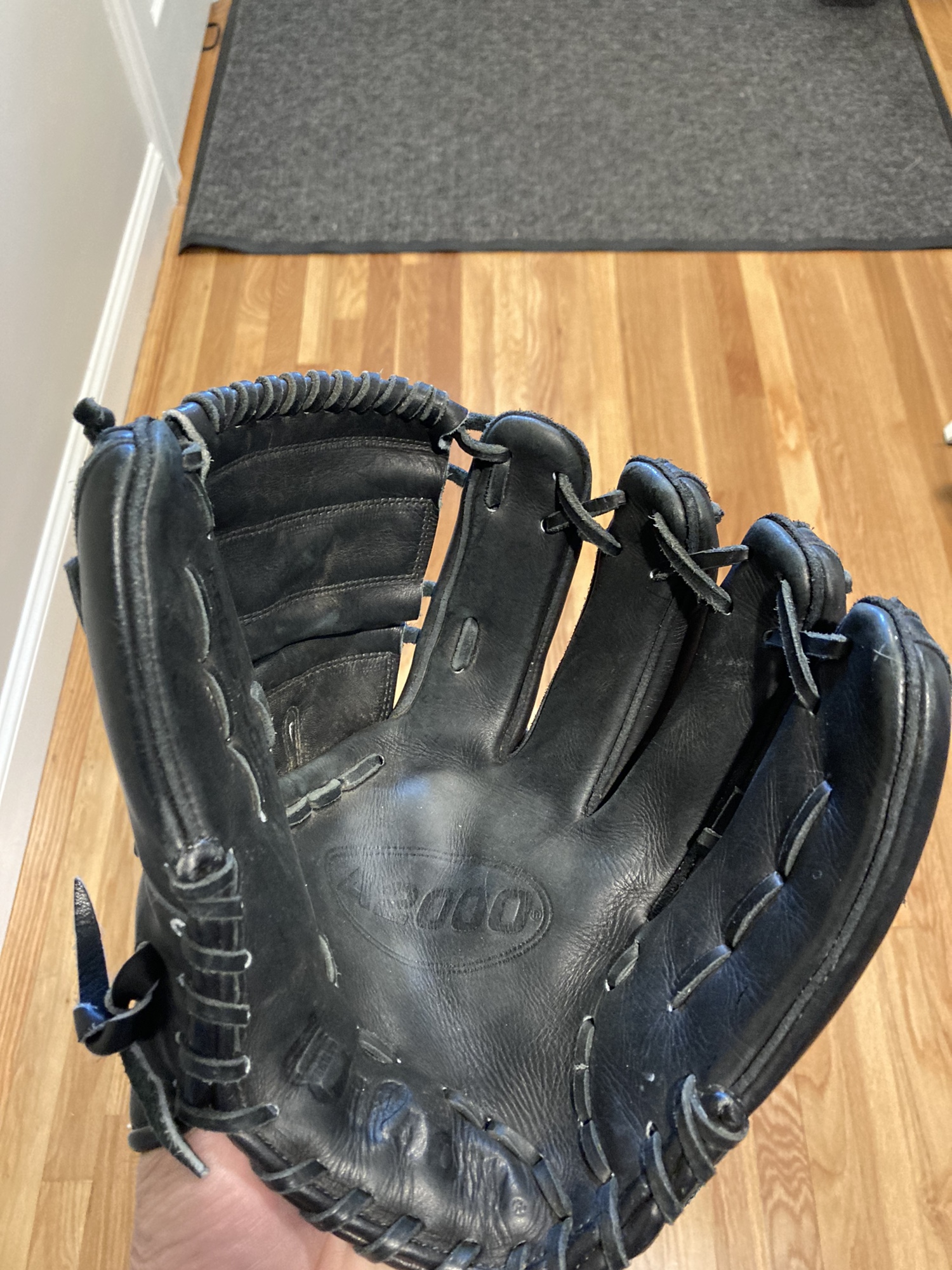 Wilson A2000 closed back black | SidelineSwap