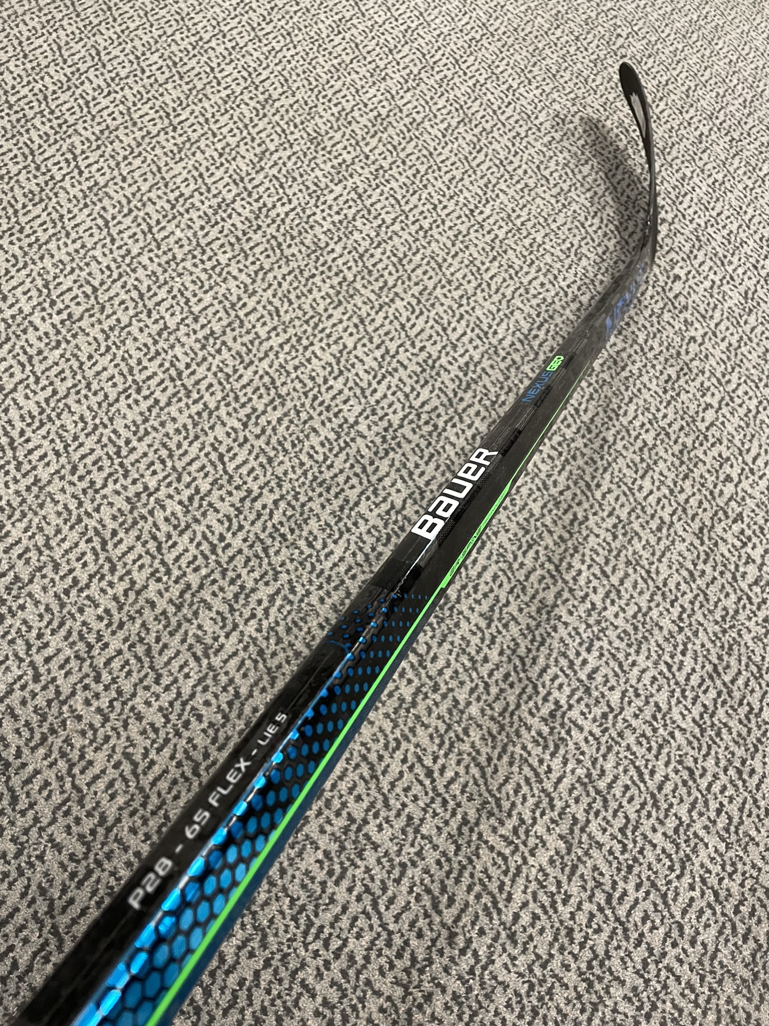 Bauer Nexus Geo P28 curve 65 flex right hand stick | SidelineSwap