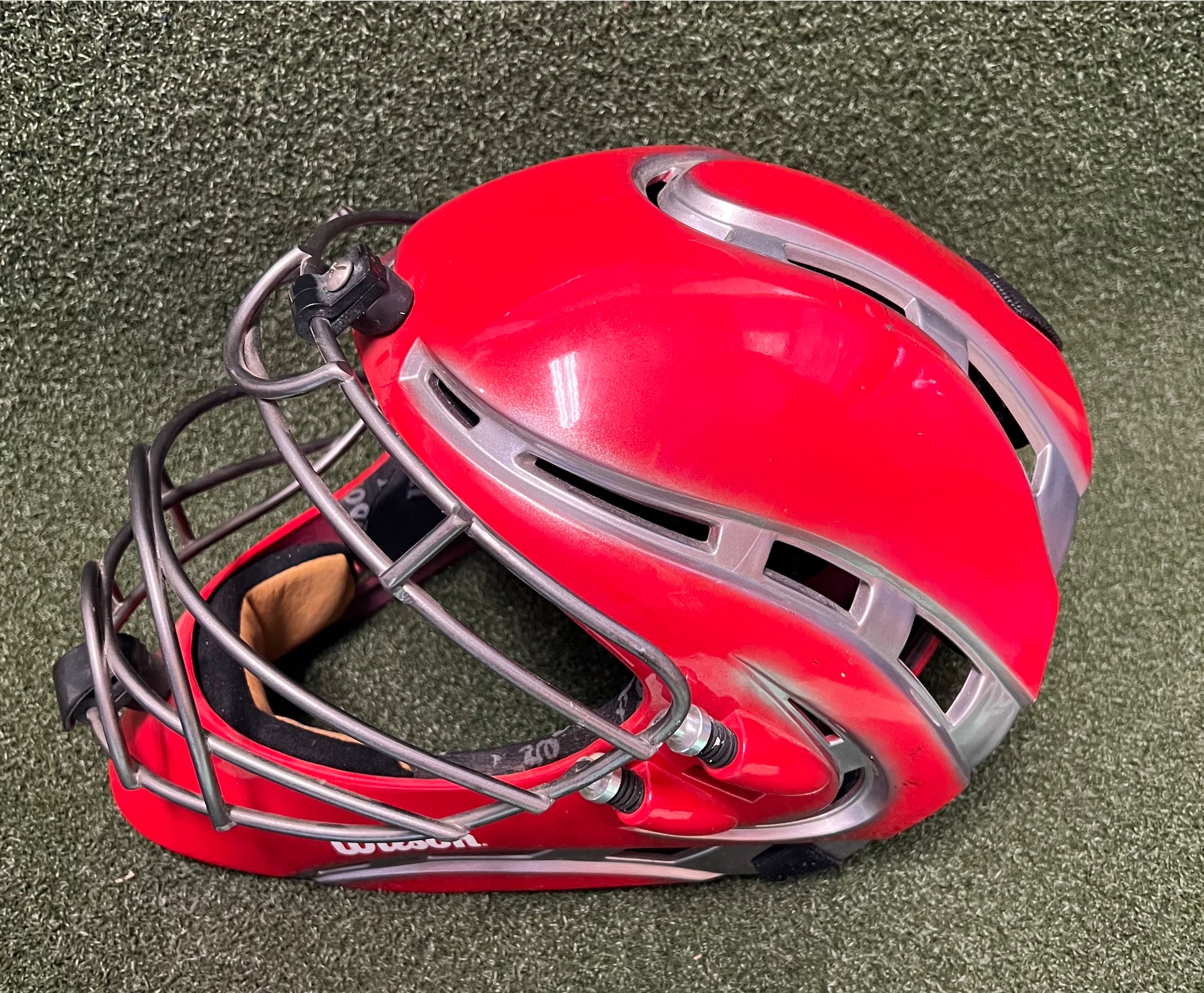 Wilson WTA5540 Catchers Mask (9936) | SidelineSwap
