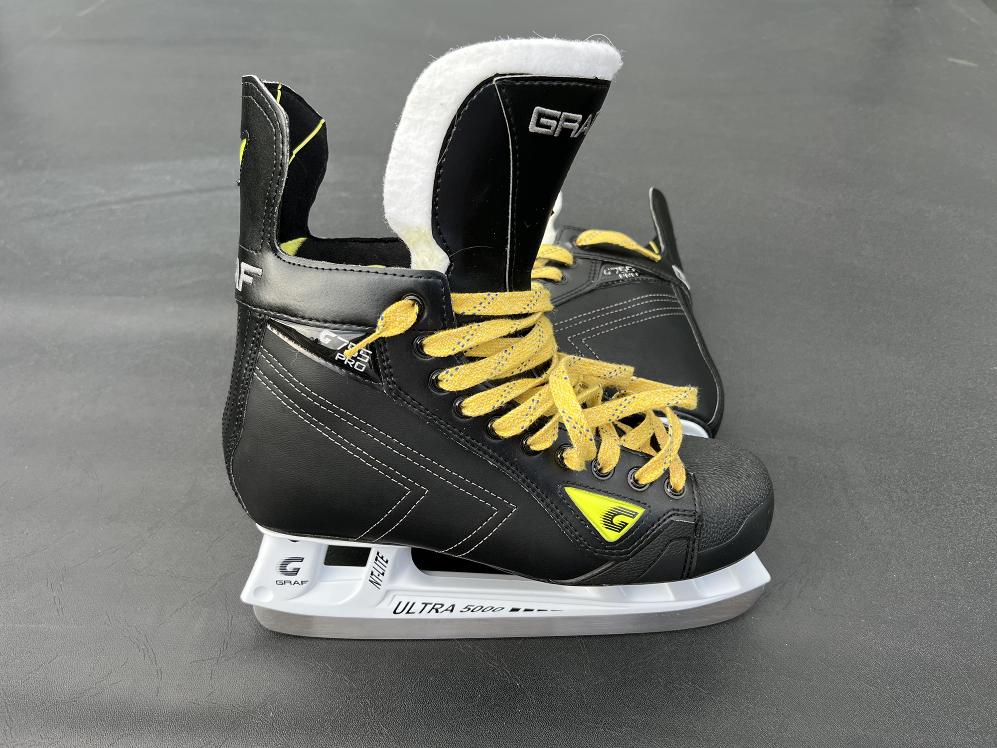 Size 9 Graf PRO 755 skates | SidelineSwap