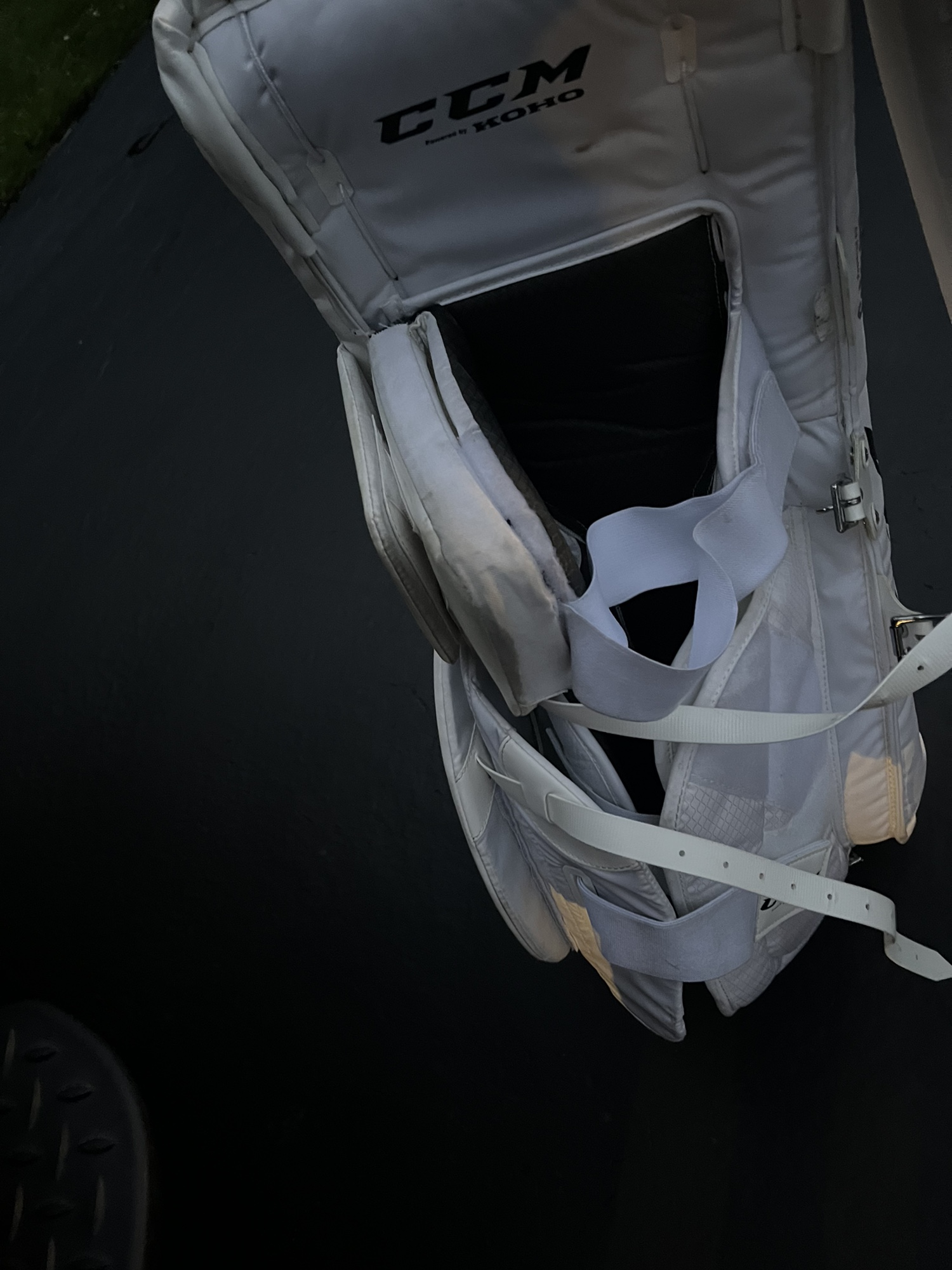 32" CCM revolution 595 Goalie Leg Pads | SidelineSwap