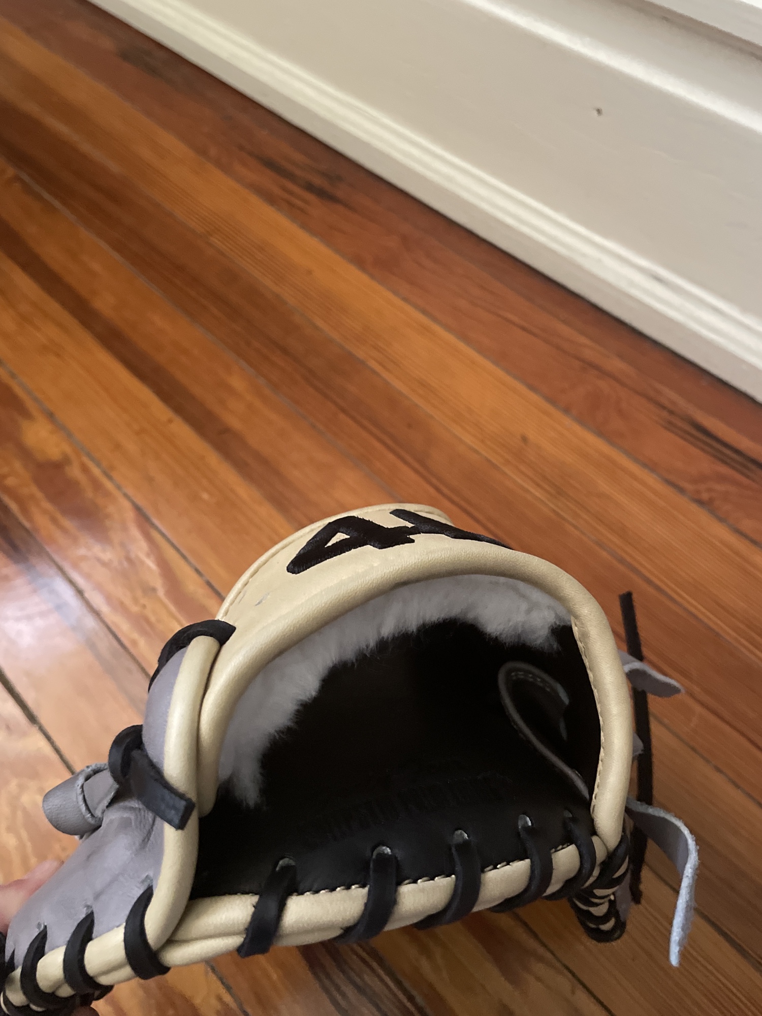 First Base 11" Signature Series Trainer Baseball Glove | SidelineSwap